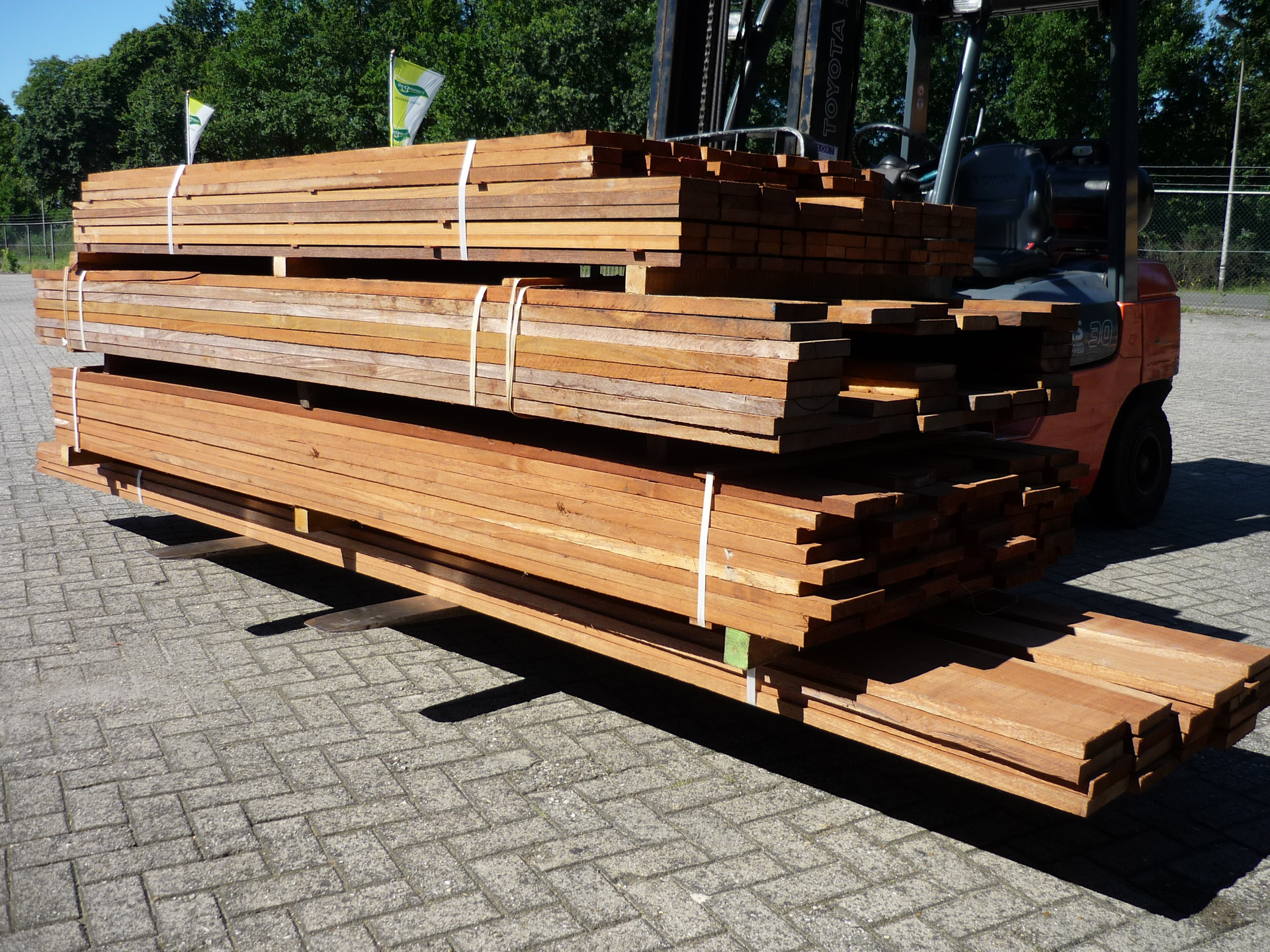 Basralocus Holz kaufen? Holzlieferant Fijnhout Drenthe